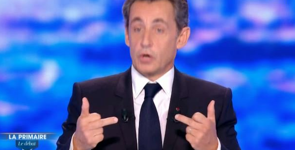 EN VIDÉO - Le doigt d'honneur (involontaire) de Nicolas Sarkozy ...